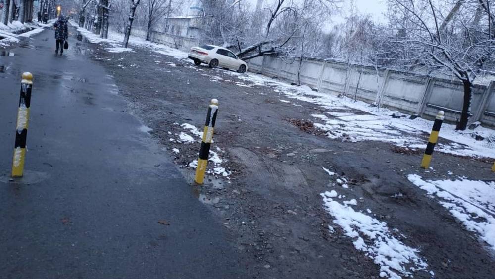 На Шаабдан Баатыра сломали ограничитель парковки и снова сделали