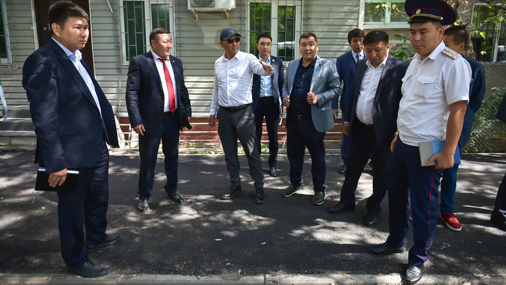 Чиновники Бишкека объездили «пробки и дали поручение установить знаки