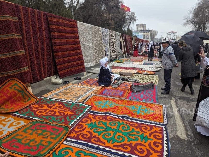 Kyrgyz felt carpets brought from six regions to Osh for Nooruz festival ...
