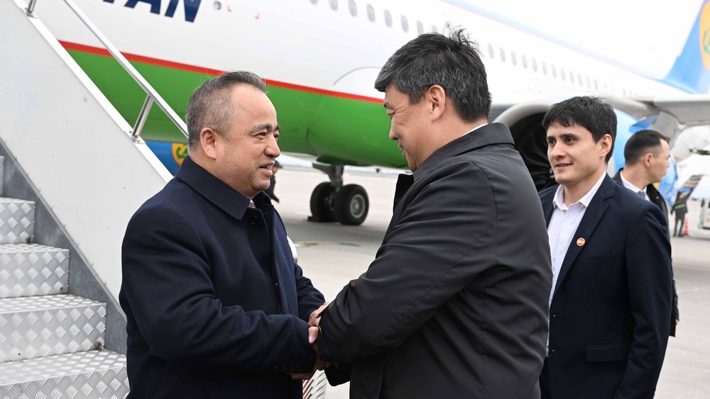 В Кыргызстан прибыл глава народного правительства Синьцзян-Уйгурского ...