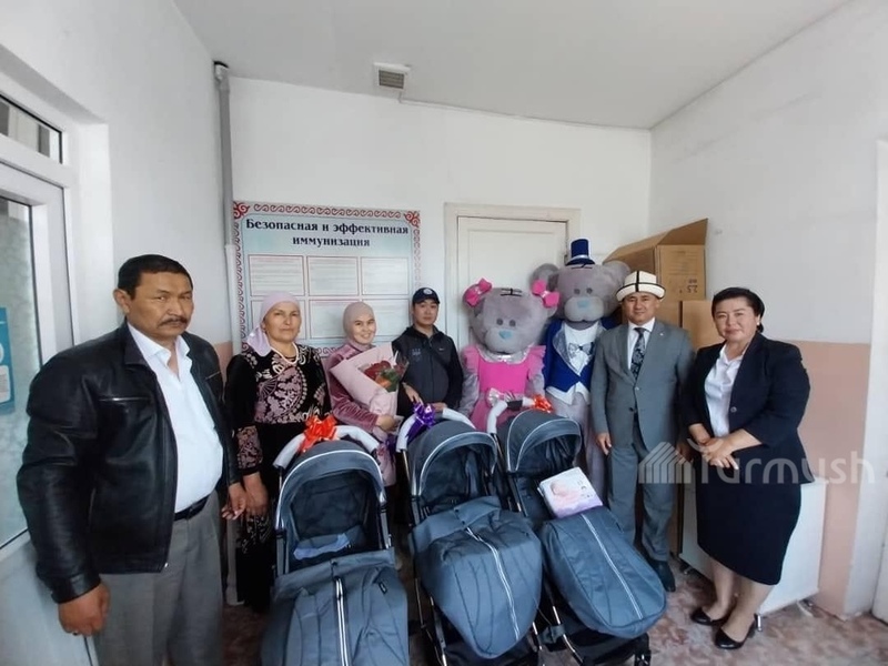 Batken district authorities visit 29yo woman who gave birth to triplets ...